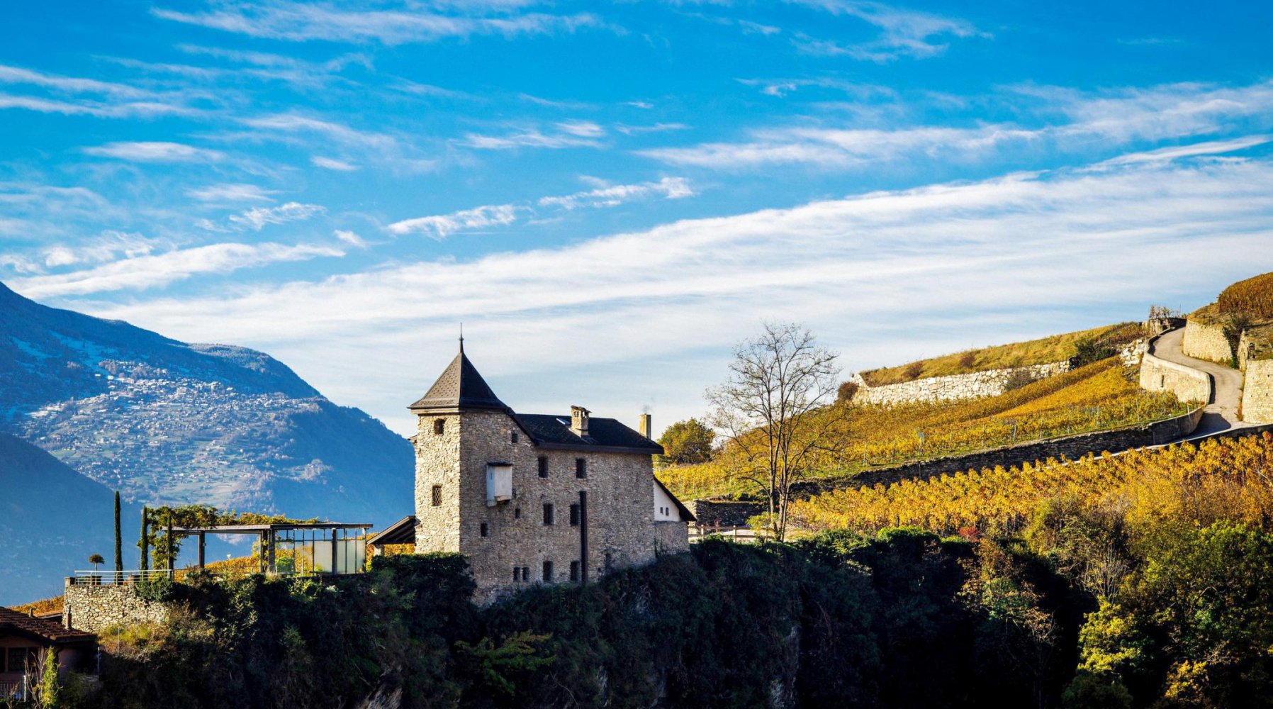 Découvrez le Castel d'Uvrier près de Sion